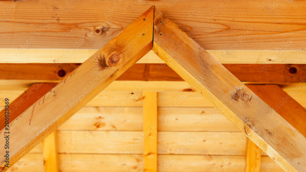 chevrons et poutres de charpente Stock Photo | Adobe Stock