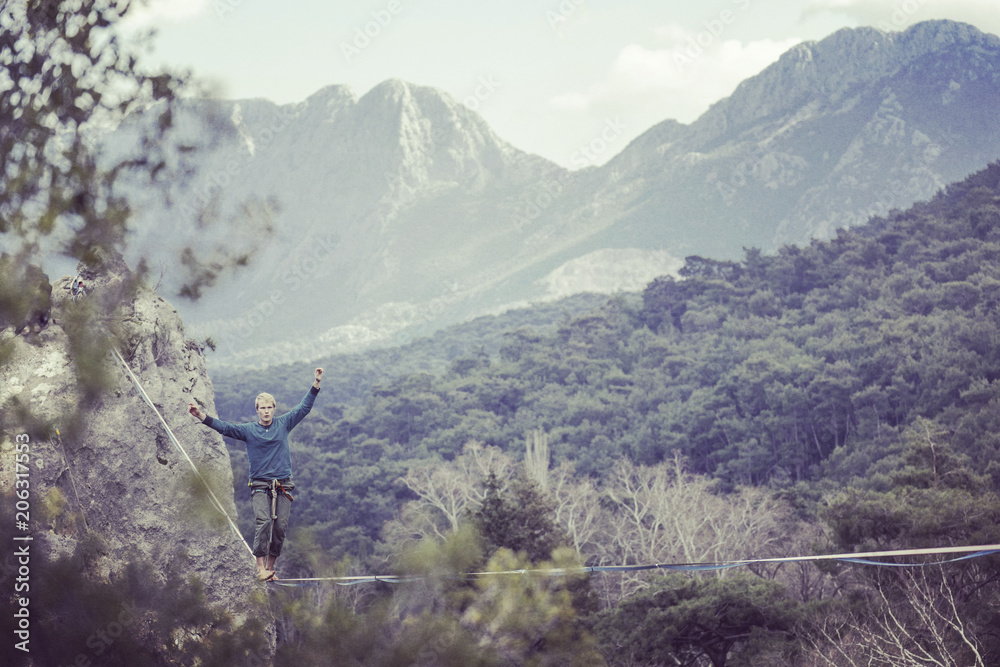 Highliner on a rope. Highline on a background of mountains. Extreme ...