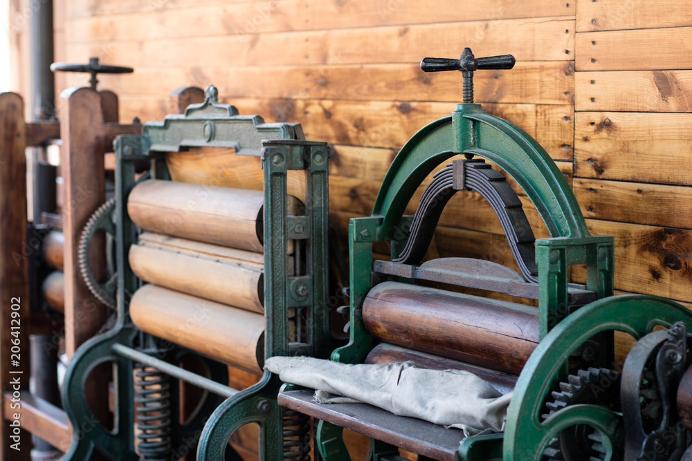 Foto de Old mangle for housework. Devices that facilitate housework in ...
