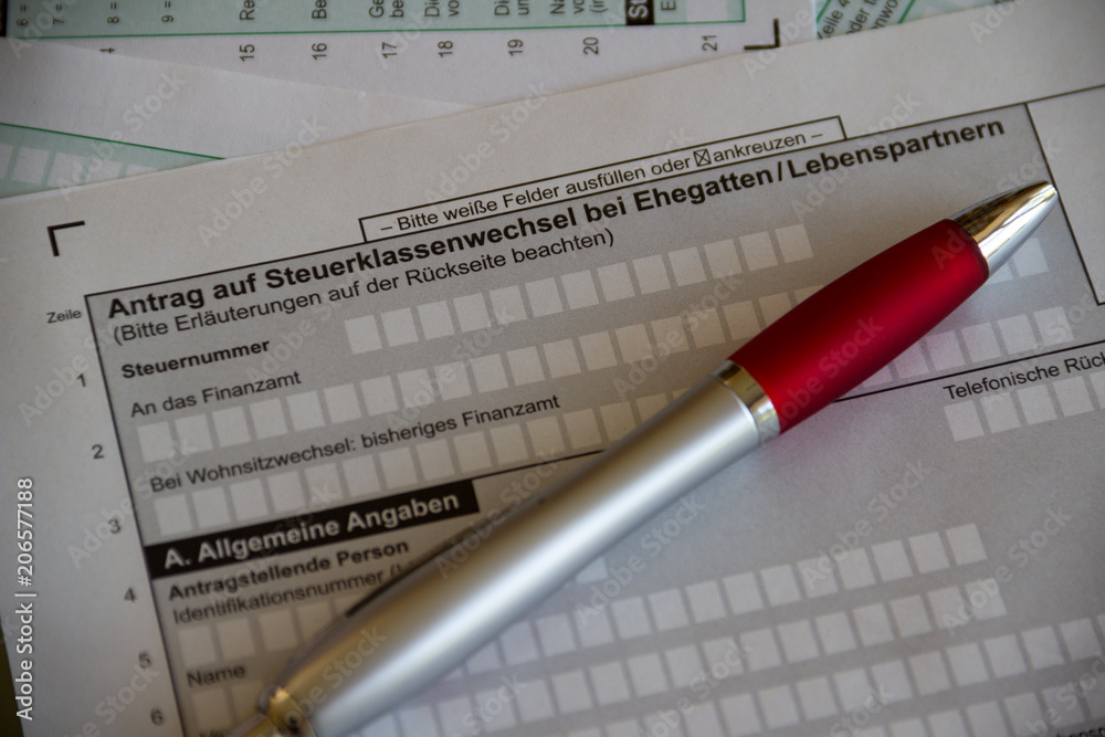 Antrag auf Steuerklassenwechsel bei Ehegatten oder Lebenspartnern 스톡 사진 | Adobe Stock
