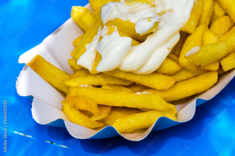 Pommes Frites mit mayonnaise Stock-Foto | Adobe Stock