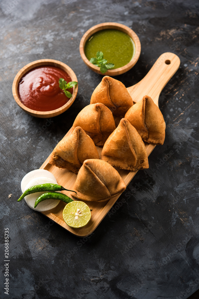 Samosa With Chatni