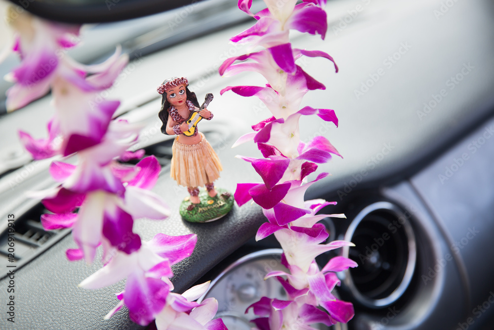 Hawaii road trip - car hula dancer doll dancing on the dashboard and ...