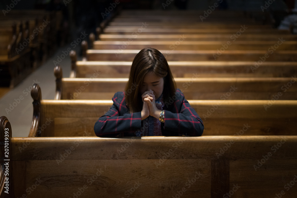Christian Girls Praying