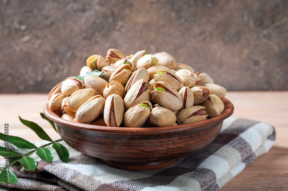 Pistachios nuts in bowl. Pistachio with leaves. Healthy food, snacks ...