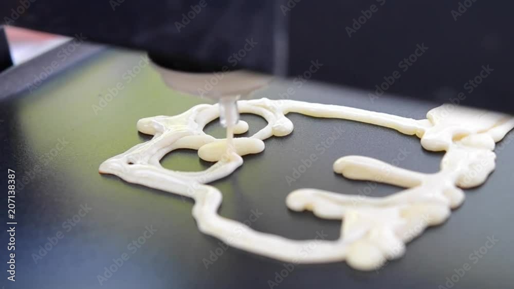 3D printer for liquid dough. 3D printer printing pancakes with liquid ...