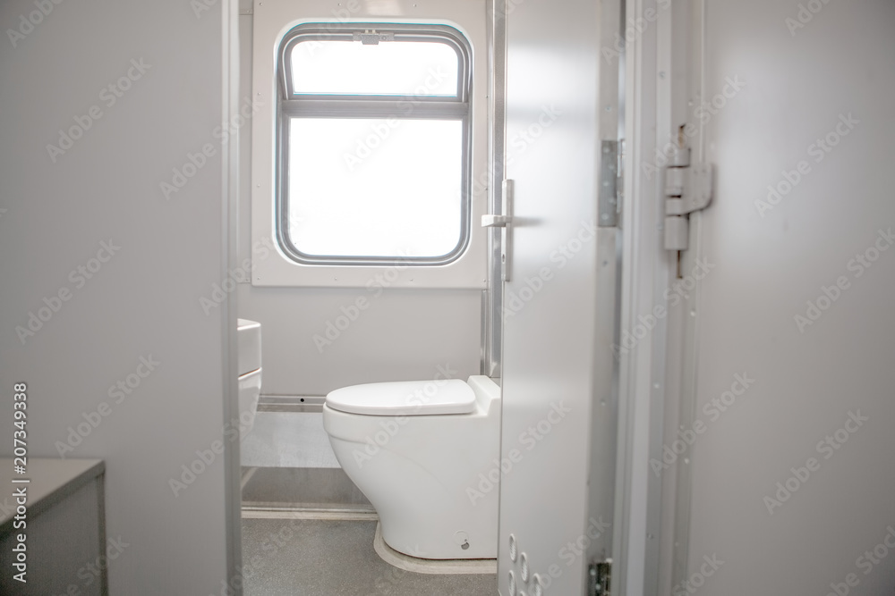 Foto de Classic toilet interior on the train. Toilet in the passenger ...