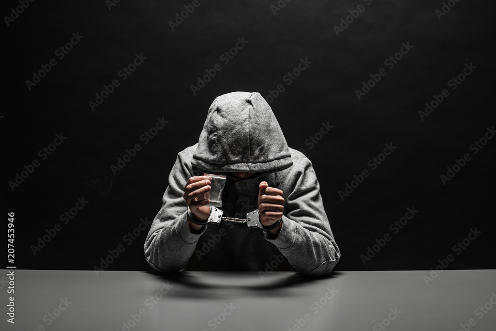 The drug addict was arrested for drug use at the table. suffering from ...