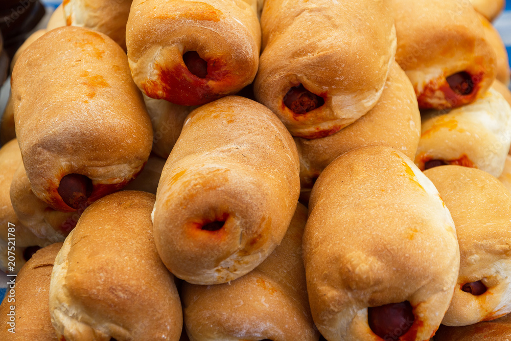 Bollos De Pan Con Chorizo Asado En El Interior Bollo Preñado Alimento