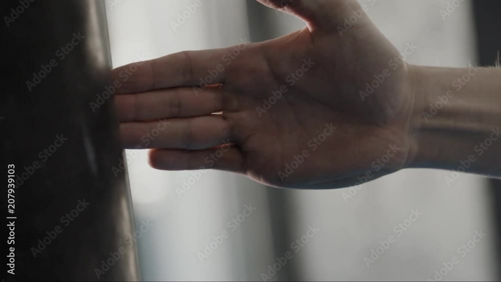 Vidéo Stock Action of man posture in guard by palm in karate style ...