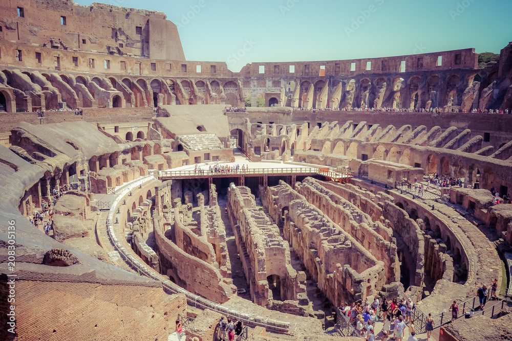 Panorámica del interior del coliseo de Roma Stock Photo | Adobe Stock