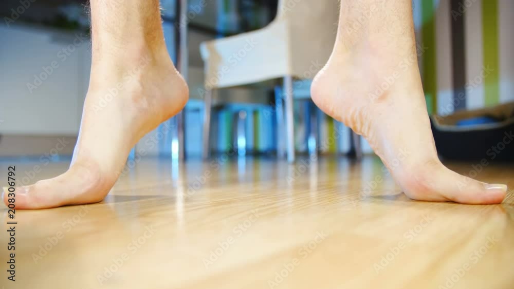 Vidéo Stock Spread flat feet heel raise exercise 4K. Low angle view of ...