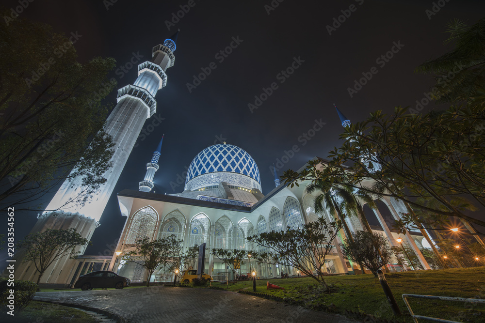Sultan Salahuddin Abdul Aziz Shah Mosque a.k.a Shah Alam Mosque Stock ...