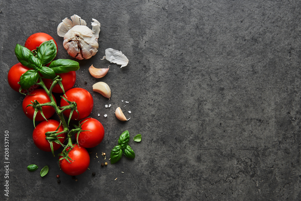 Food background. Flat lay of fresh tomatoes with basil, garlic and ...