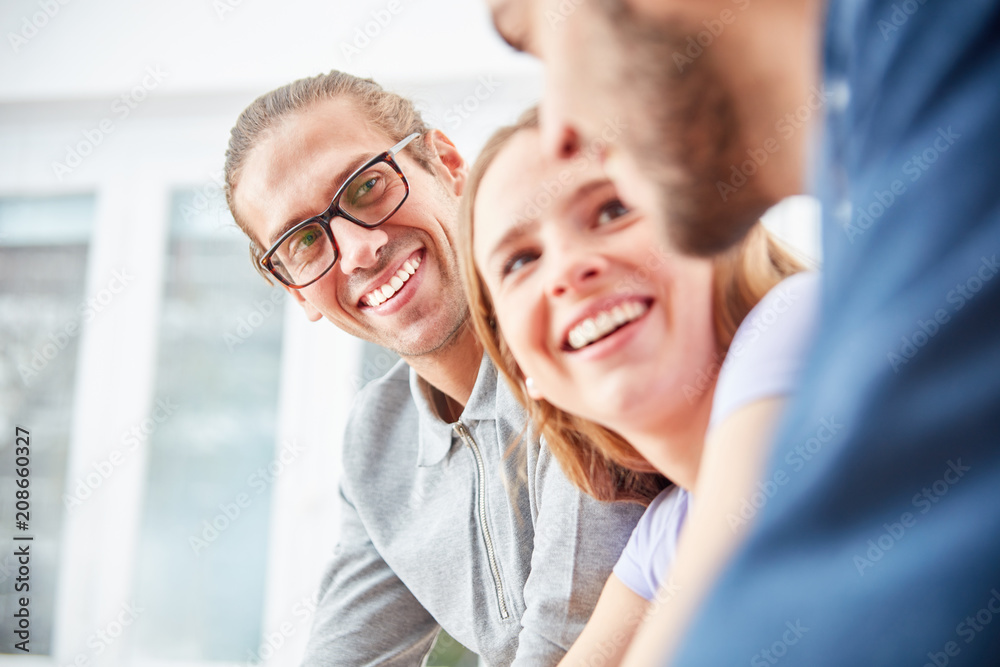 Studenten freuen sich über eine Business Idee Stock Photo | Adobe Stock