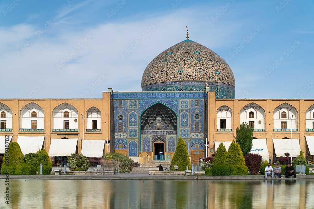 Sheikh Lotfollah Mosque is one of the architectural masterpieces of ...