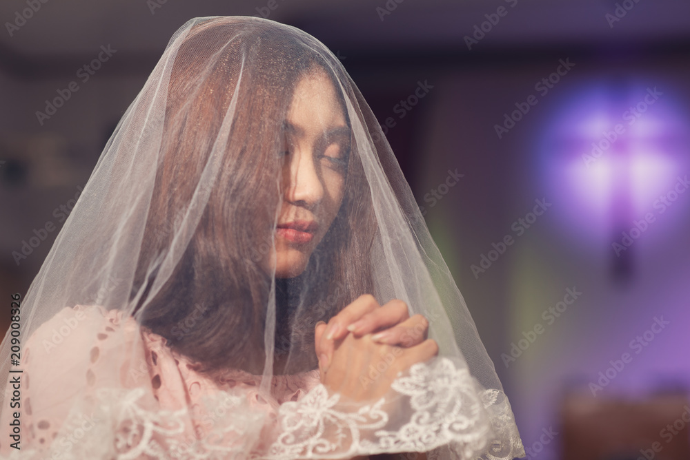 Christian Girls Praying