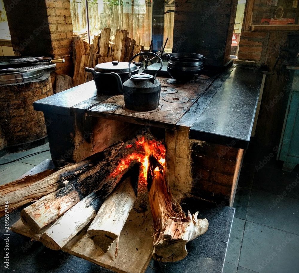 Fogão a lenha Stock Photo | Adobe Stock