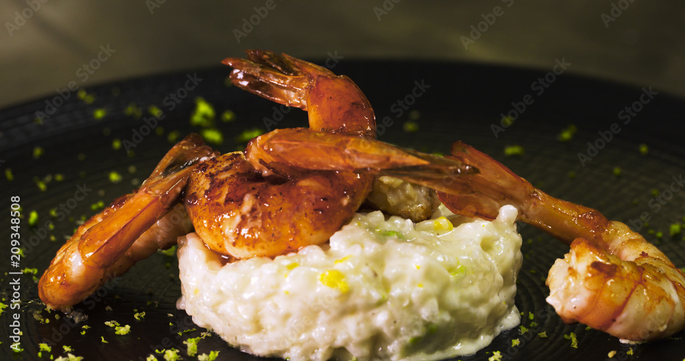 risotto de crevette dans un restaurant gastronomique Stock Photo ...