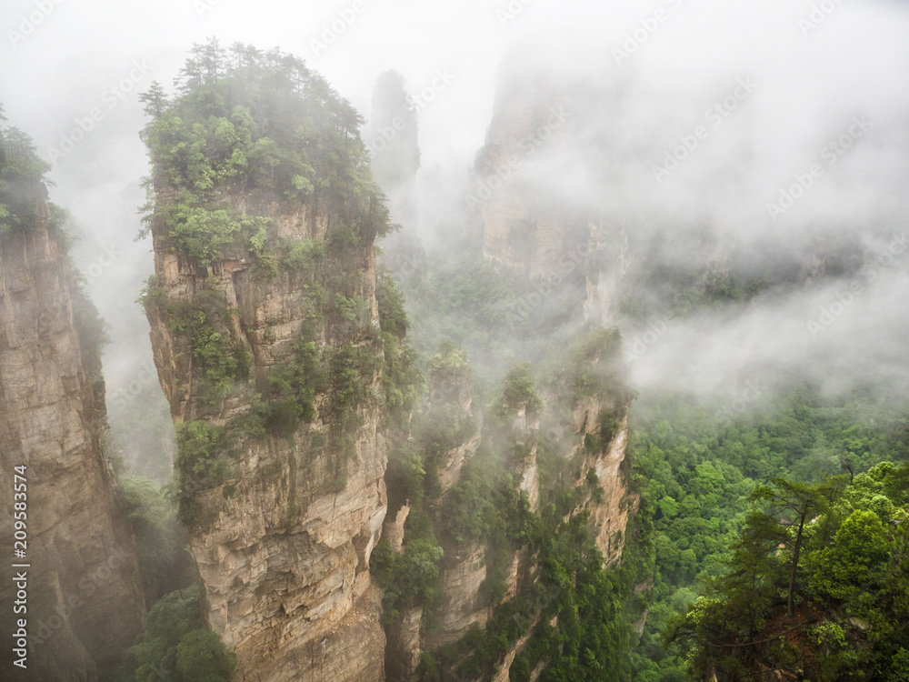Yuanjiajie Scenic Area with clouds and mist, Wulingyuan, Zhangjiajie ...