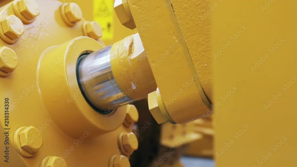 Hydraulic piston system for tractors, bulldozers, excavators. details ...