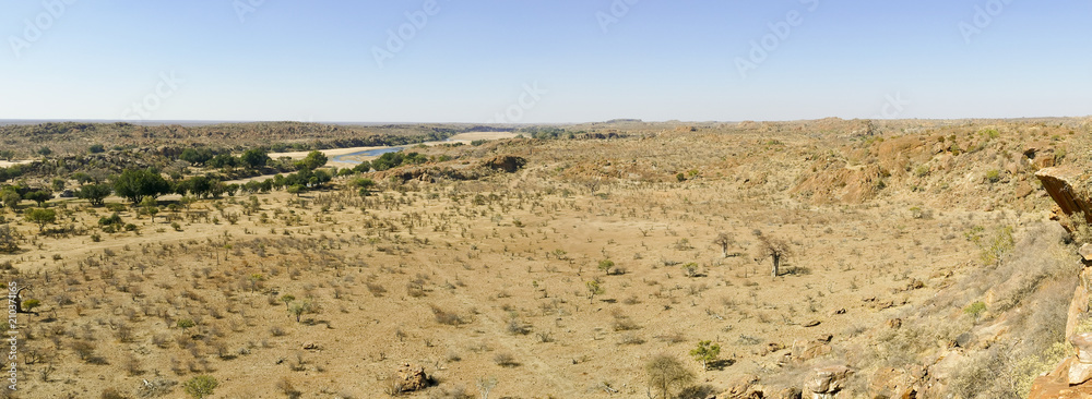Limpopo river crossing the desert landscape of Mapungubwe National Park ...