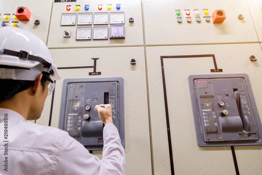 Foto de Control Room Engineer. Power Plant Control Panel. Engineer ...