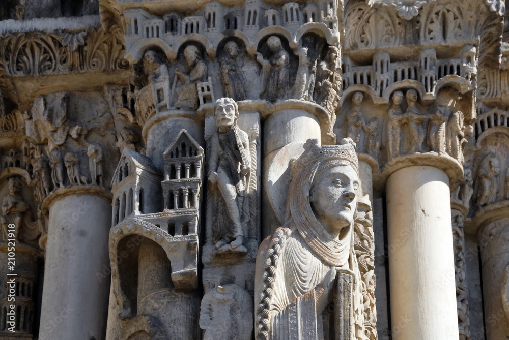 Détails, sculptures, statues, Cathédrale Notre-Dame de Chartres, ville ...