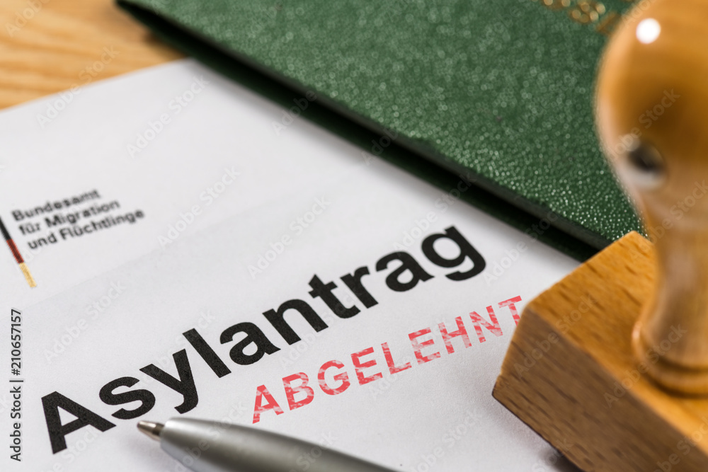 Asylantrag Stock-Foto | Adobe Stock Asylantrag Stock-Foto | Adobe Stock