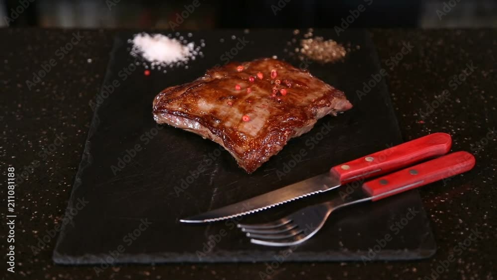 Video „Ready delicious steak of a butcher from the diaphragm of beef ...