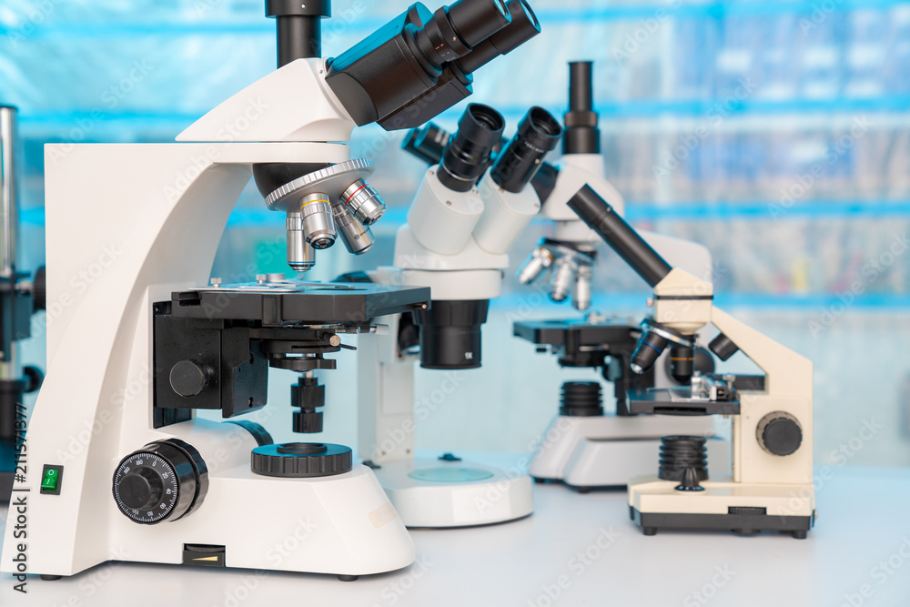 Four microscopes of different designs in the laboratory foto de Stock ...