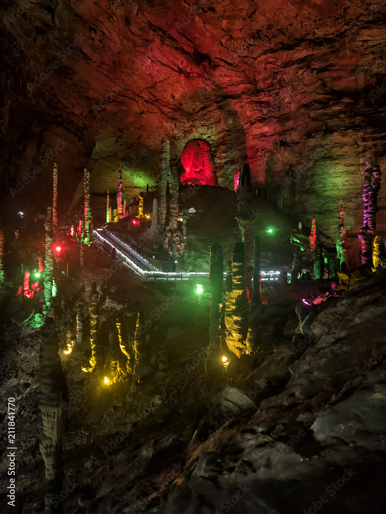 Yellow Dragon Cave: The wonder of the world's caves at Zhangjiajie ...