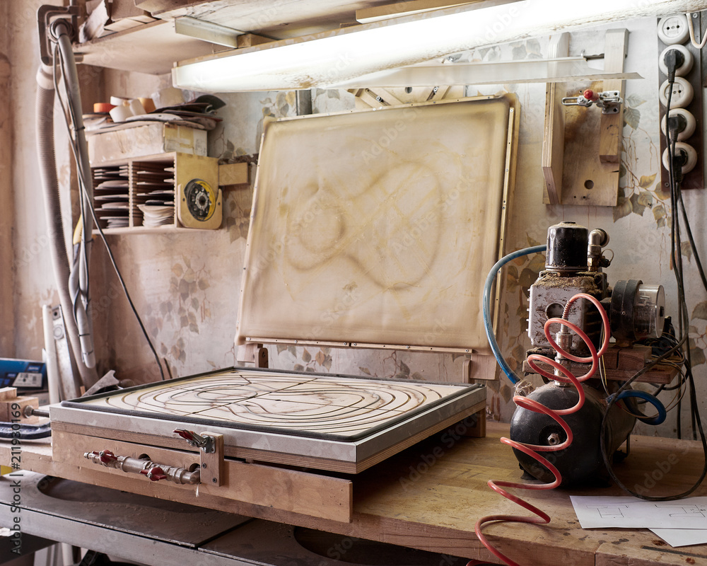 Lautner makes a classic guitar. Installation on a Soundboard and gluing ...