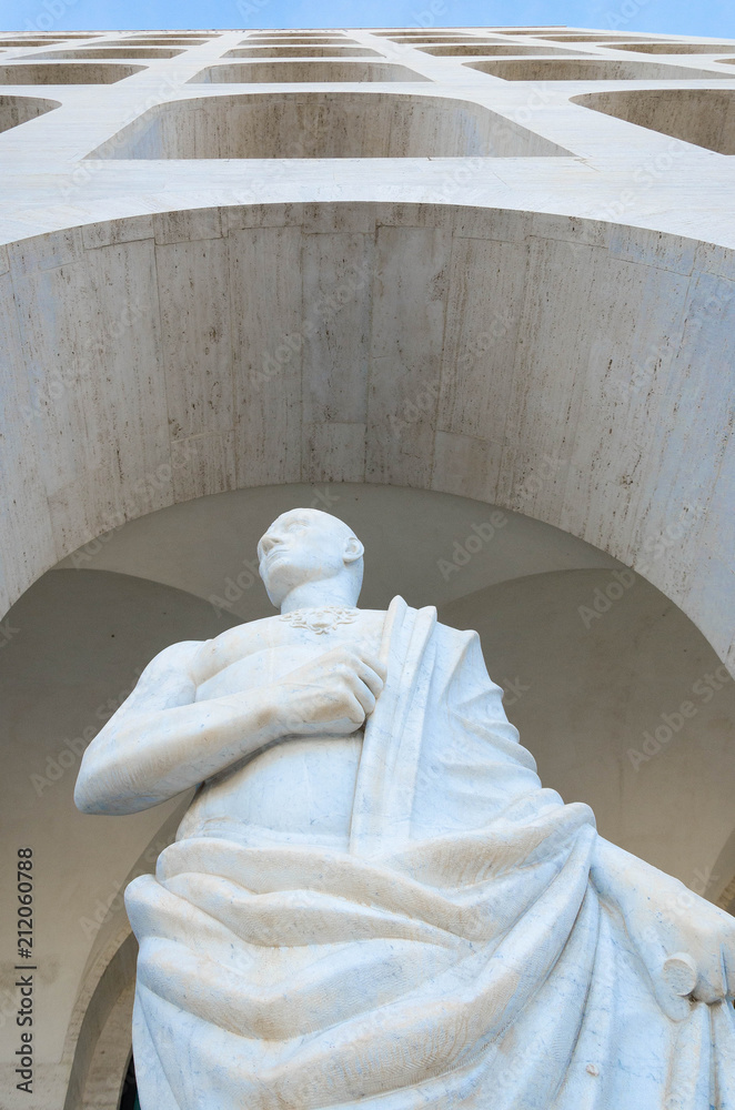 statua con palazzo della civiltà italiana Stock Photo | Adobe Stock