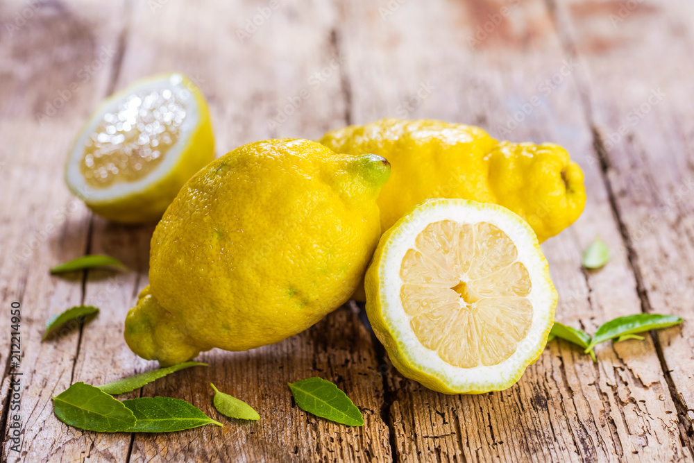 Frische BIO Zitronen Stock Photo | Adobe Stock