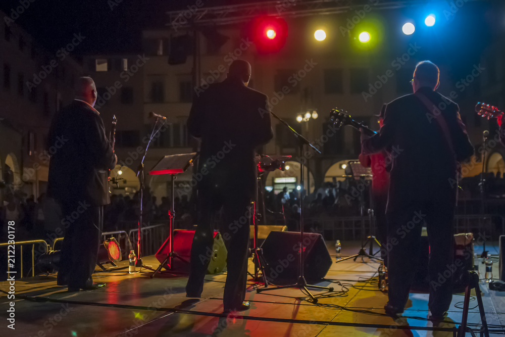 Night view of an outdoor concert from the back of the stage Photos ...