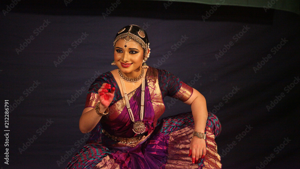 Foto de bharatha natyam,one of the eight classical dance forms of india ...