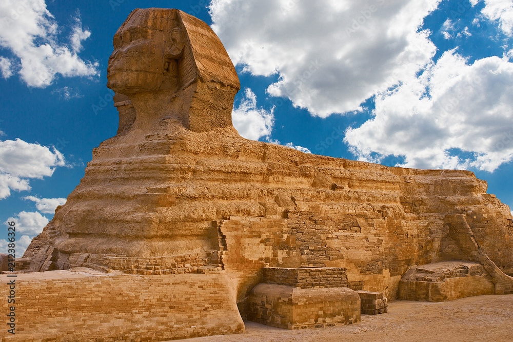 View of the sphinx Egypt, the giza plateau in the sahara desert Stock ...
