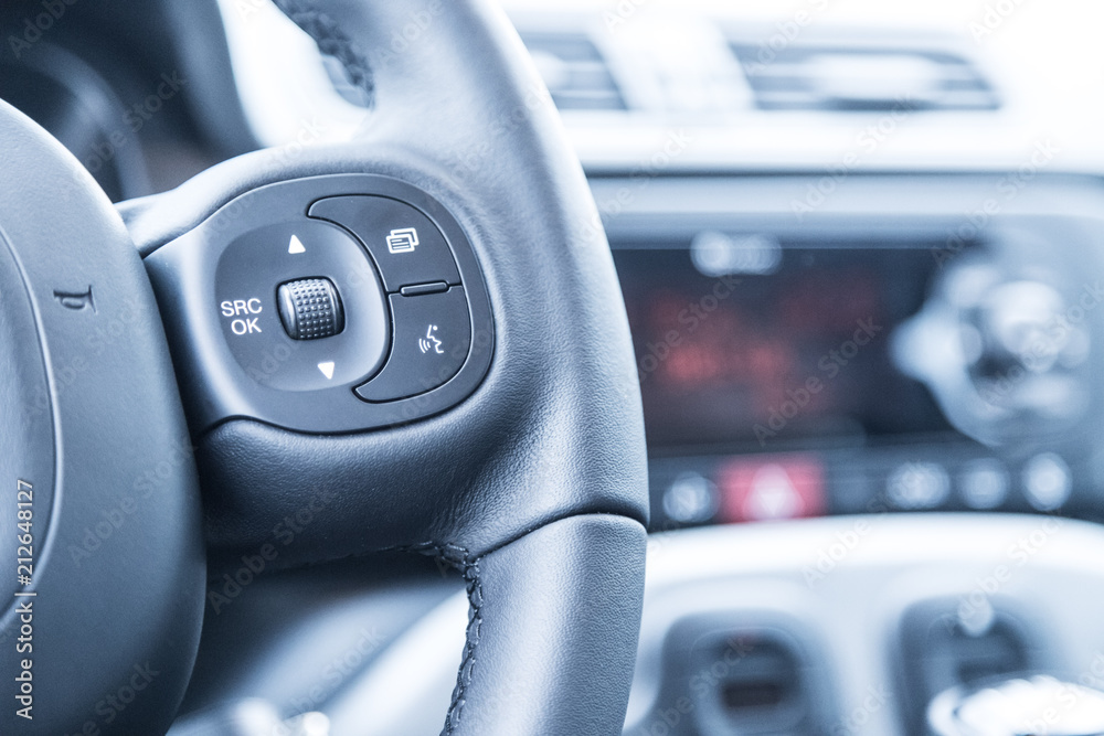 Auto Cockpit, Lenkrad mit Lenkradfernbedienung und Freisprechanlage ...