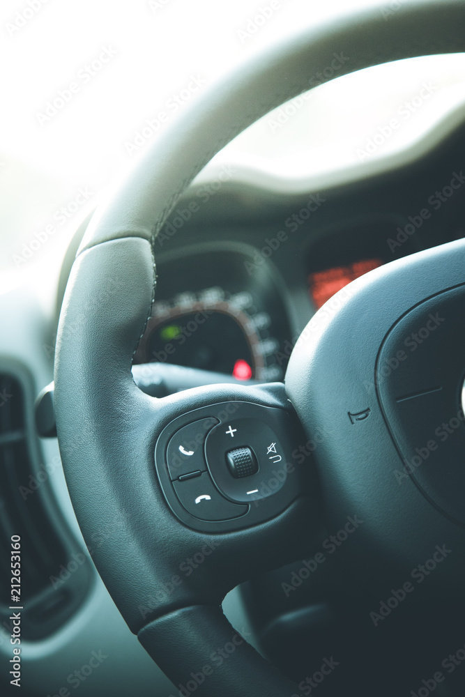 Auto Cockpit, Lenkrad mit Lenkradfernbedienung und Freisprechanlage ...