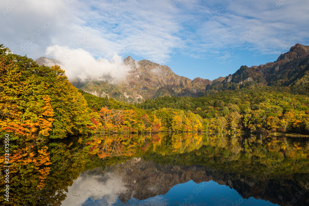 Togakushi's Lake , Kagami-ike pond in autumn morning Stock-Foto | Adobe ...