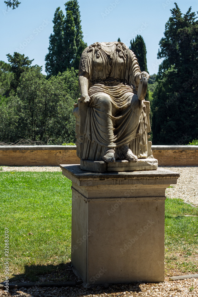 Poster HEADLESS ROMAN STATUE GALLERIA BORGHESE – Wall Art | UkPosters