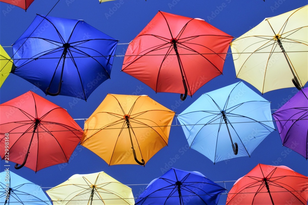 фон из разноцветных зонтиков Stock-Foto | Adobe Stock