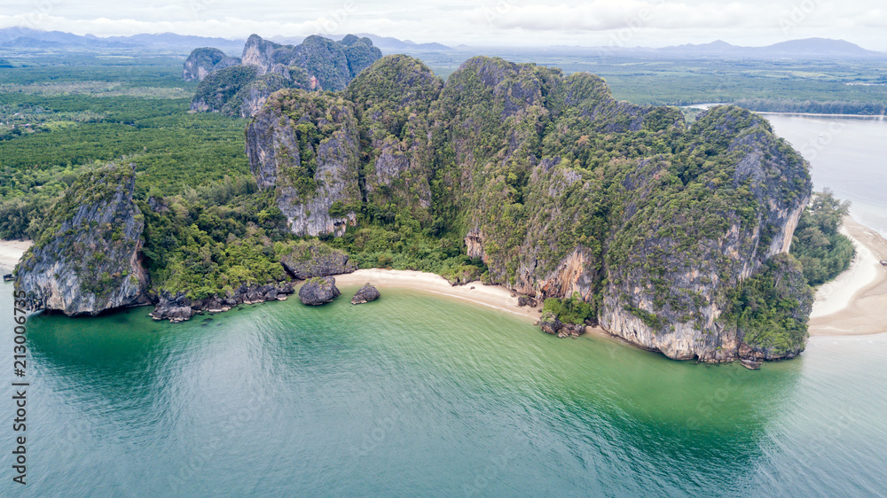 Aerial view of Laoliang Islands (Koh Lao Liang Islands). Lao Liang ...