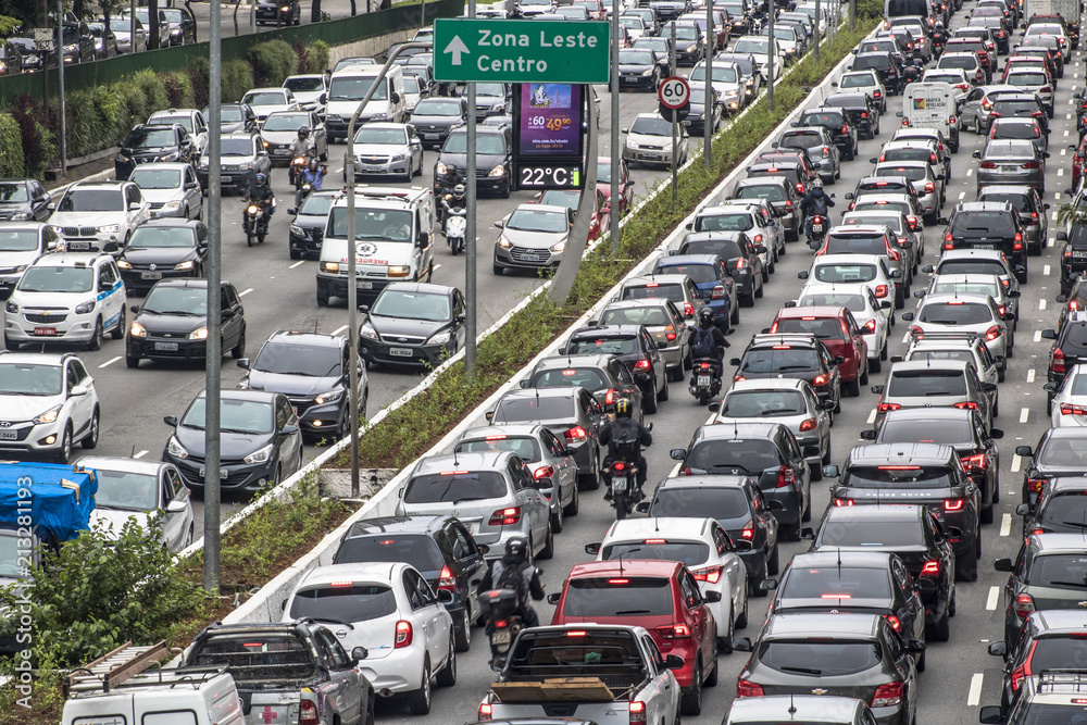 Sao Paulo, Brazil, December 08, 2017. Heavy traffic in the North South ...