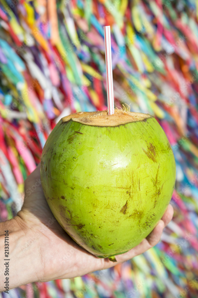 Foto de Brazilian hand holding coco verde gelado green drinking coconut ...