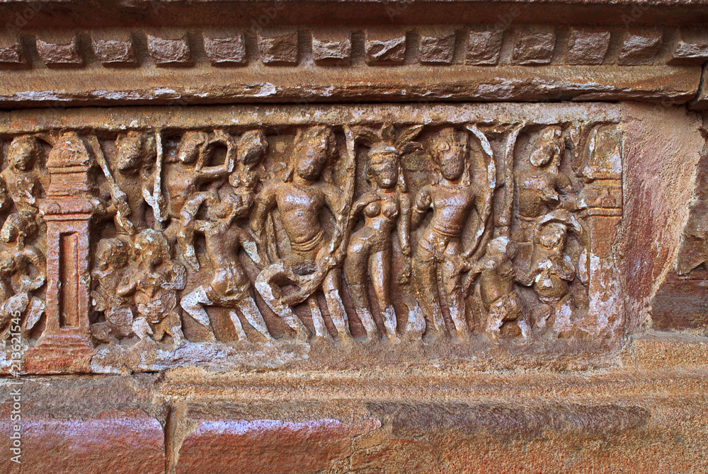 Foto de Scene from Ramayana carved on the plinth, Durga temple, Aihole ...