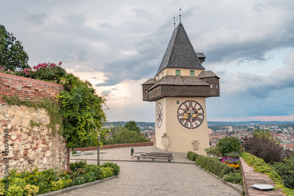 Foto de The Clock Tower situated on the top of Castle Hill in Graz ...