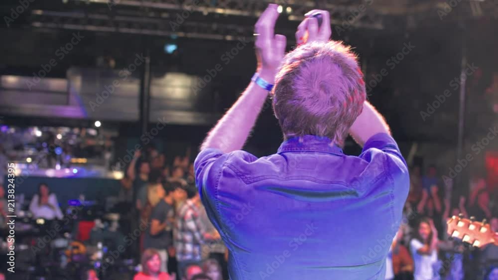 Vídeo do Stock: Male clapping to a crowd from a stage, some are ...