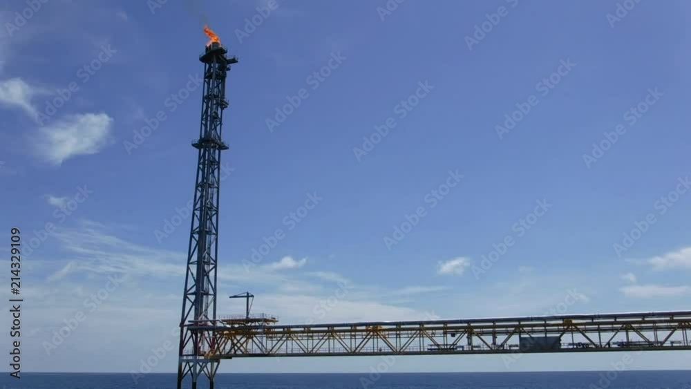 Vidéo Stock Offshore oil and gas platform industrial background concept ...